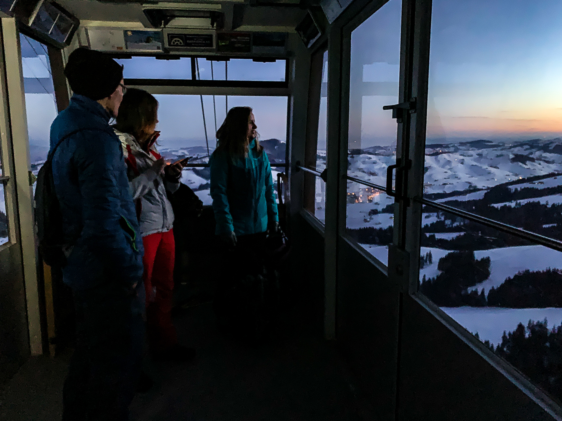Schlitteln bei Sonnenaufgang - Fotoshooting für Kronberg Luftseilbahn ...